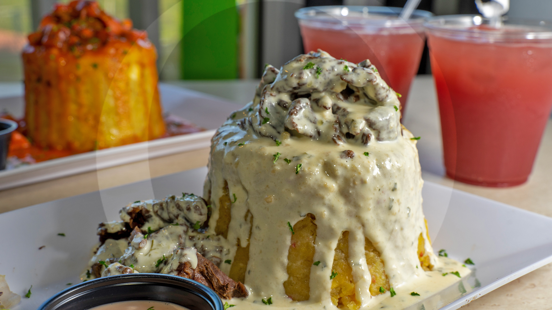 Aquí Me Quedo - Mofongo relleno de Pollo, Churrasco, Camarones, Pulpo ...