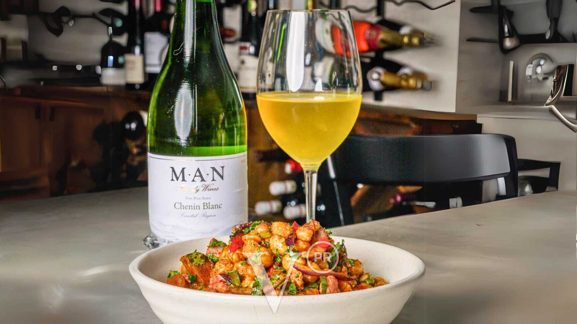 Vino Mío - Separa con $14: Elige 2 entre garbanzos salteados, Hummus ...